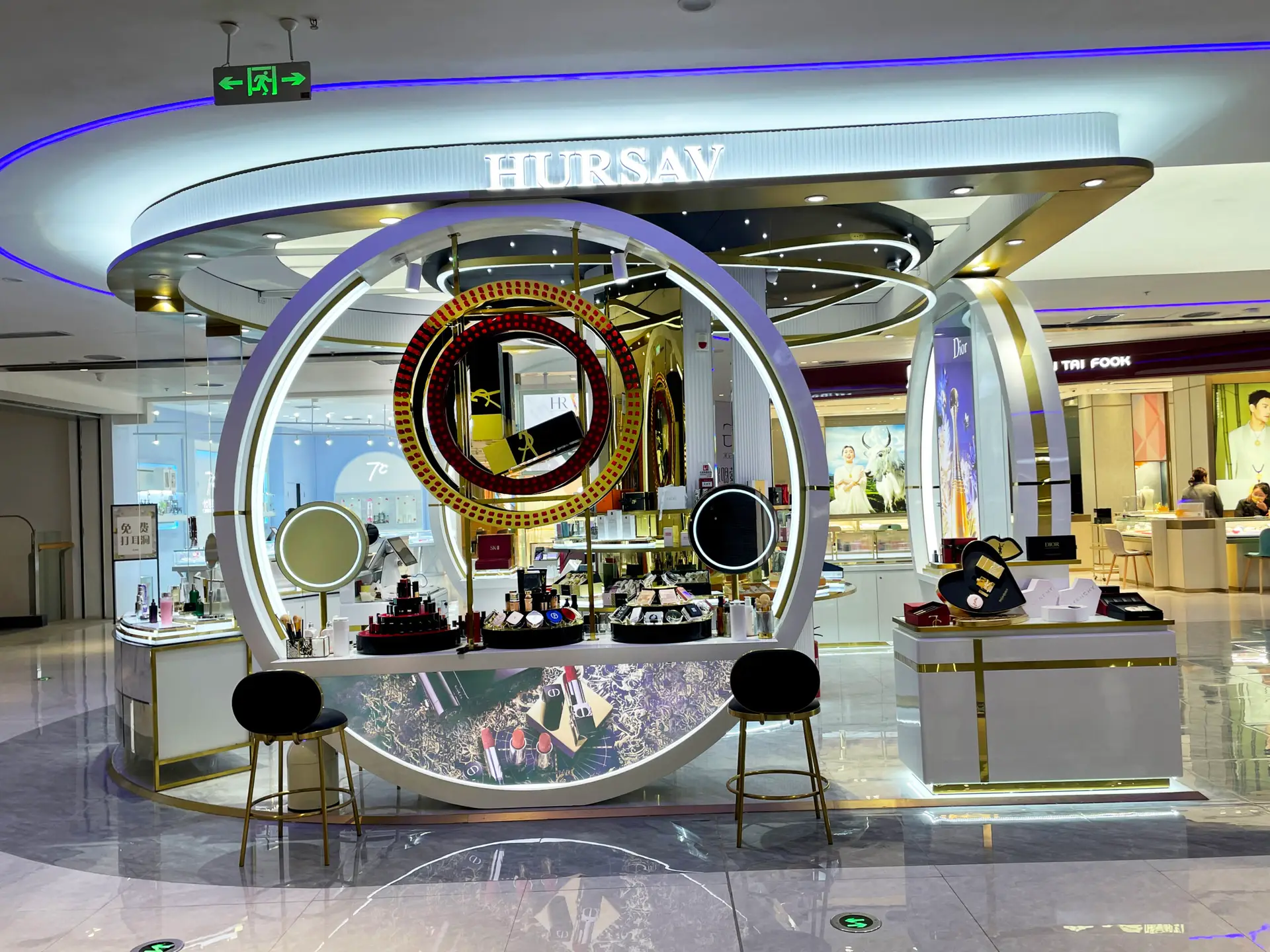HURSAV: Modern Masterpiece of Shop Fitting